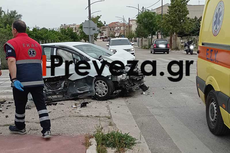 Τροχαίο ατύχημα με τραυματισμό στην διασταύρωση Επτανήσου και Μελετίου ...