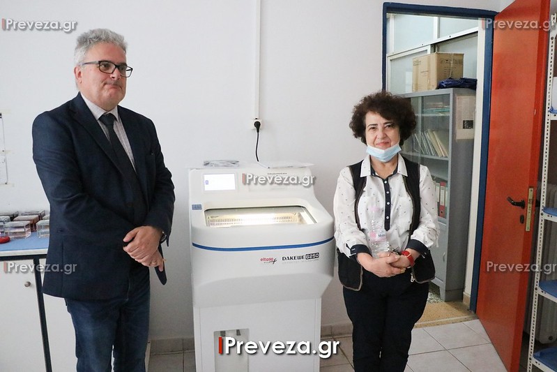 Σκανδάλης και Κορδέλα παρουσίασαν το νέο Ψυκτικό Μικροτόμο του Γ.Ν ...